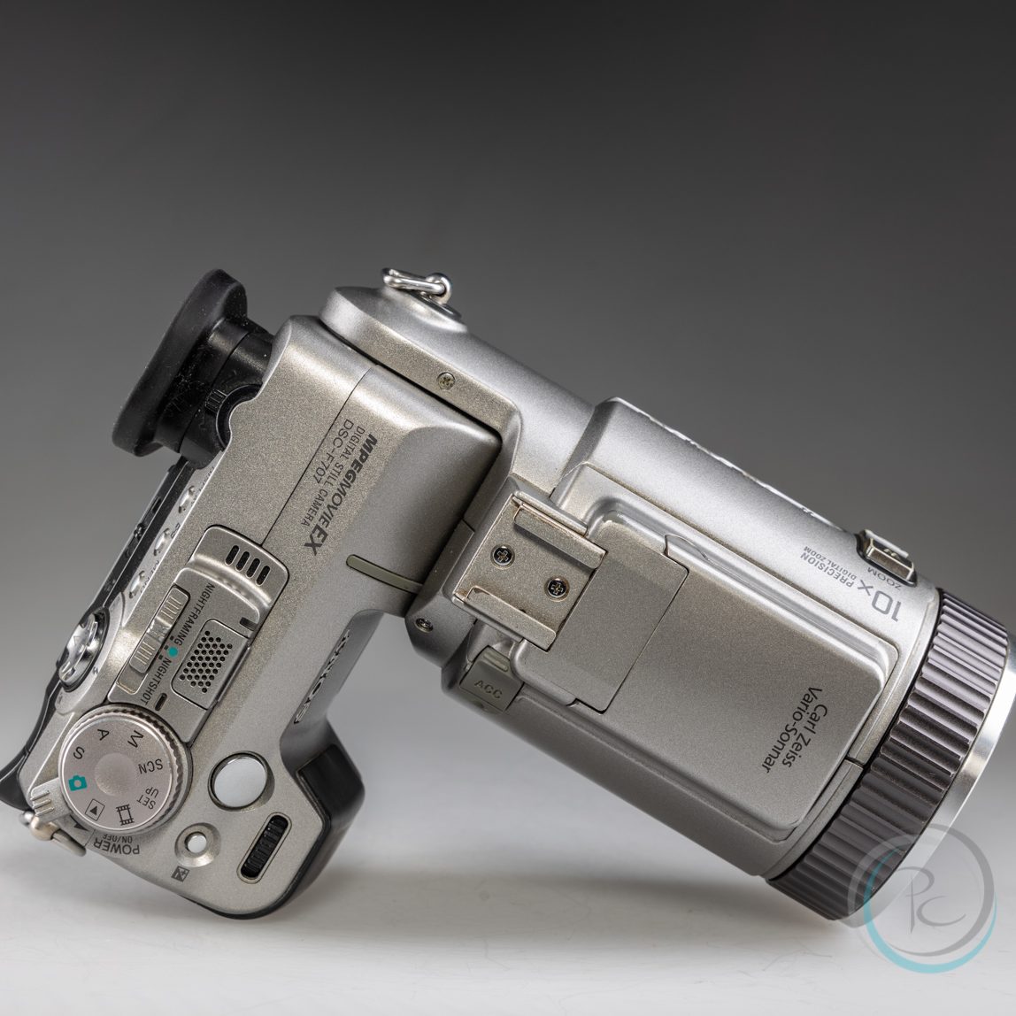 2001 година - Sony Cyber-shot DSC-F707